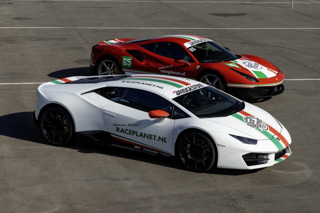 Choose one or more supercars as an extra car Elite VIP - Race Planet