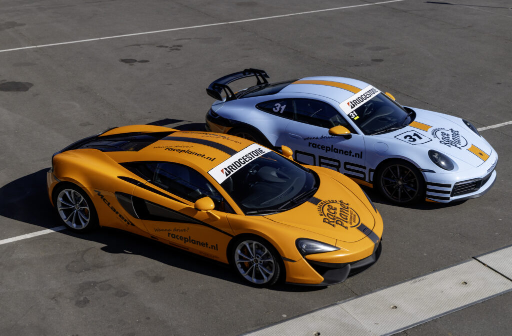 Choose one or more supercars as an extra car Ultimate VIP - Race Planet